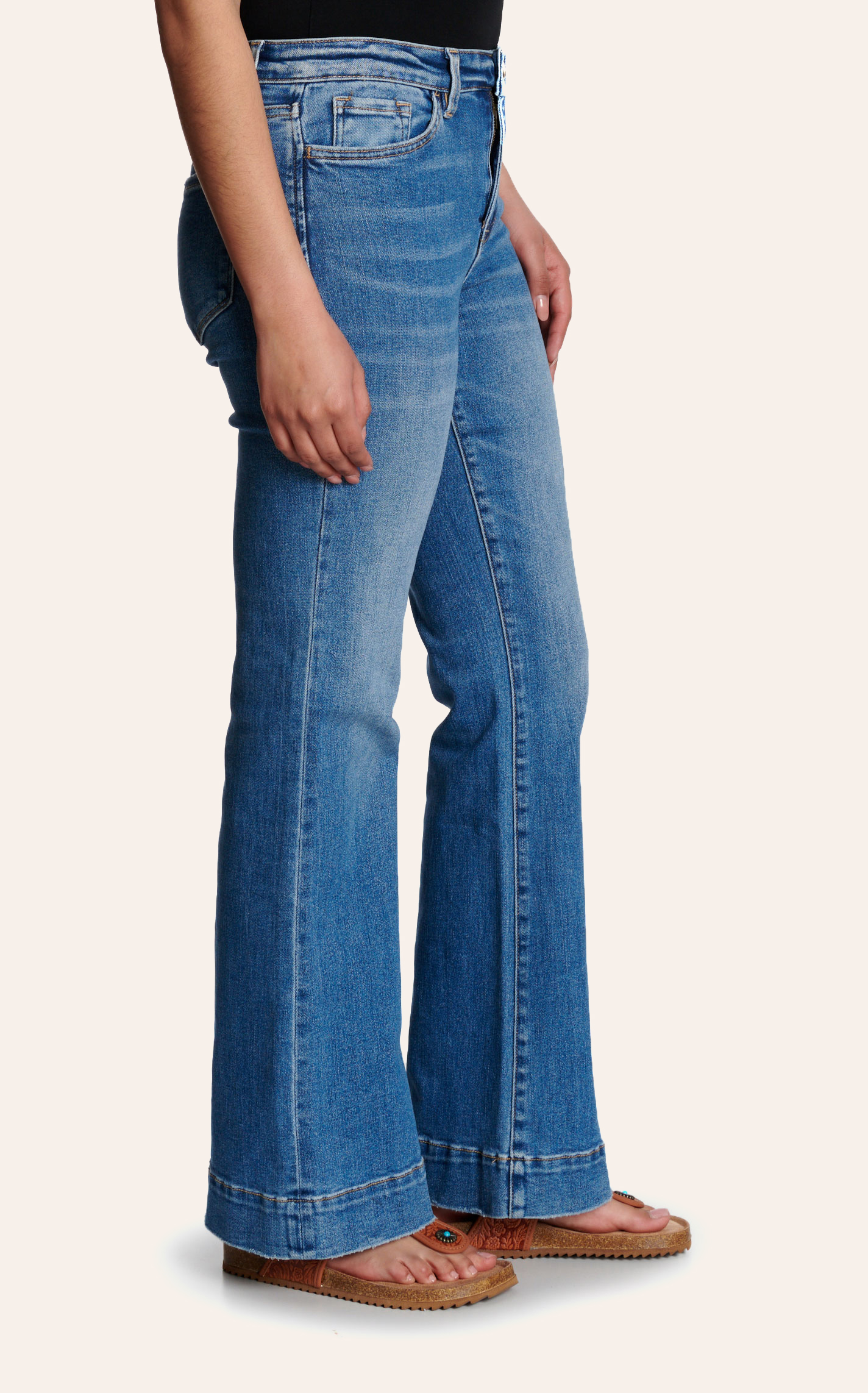Vervet Women's Medium Wash Trouser Jeans | Cavender's