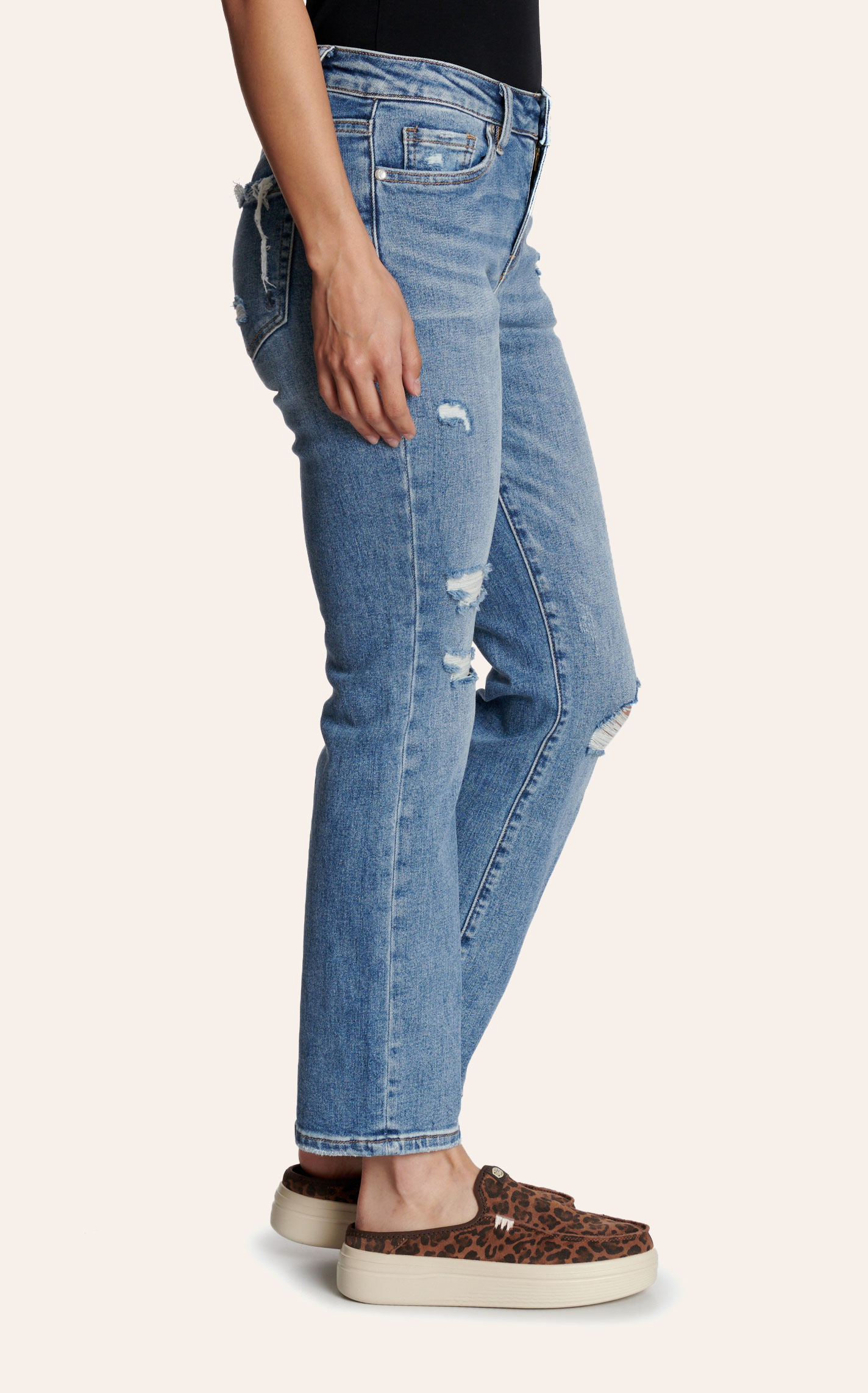 Rockin’ C Women’s Light Wash Straight Distressed Cropped Mid Rise Jeans ...
